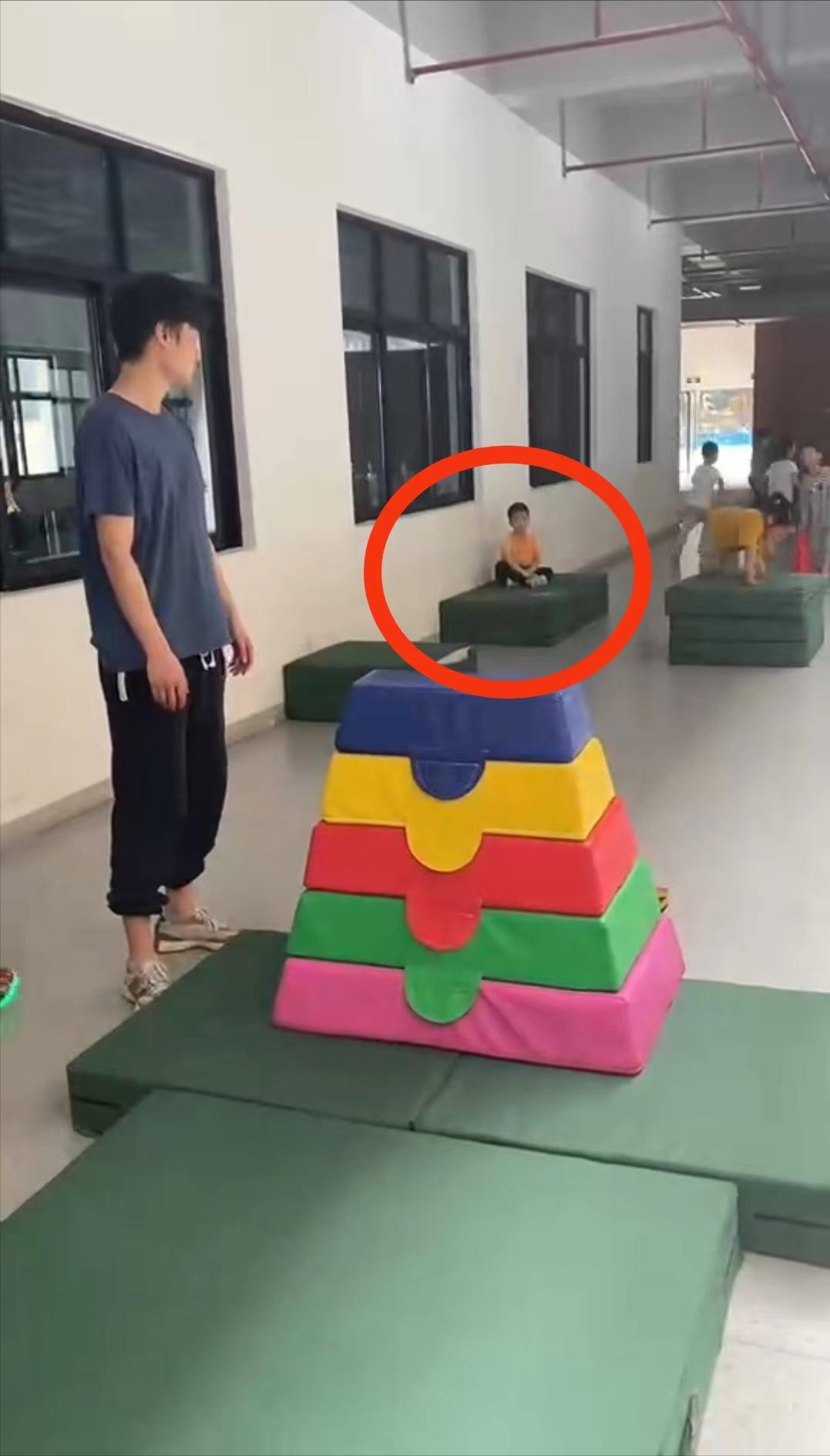 The twin brothers used the word "Fang" to form phrases, and they did it ...