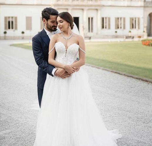 A recent photo of Jing Duoan and his wife, he has won 4 Premier League ...