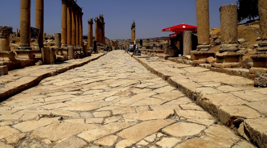 All roads lead to Rome, what is the historical symbolic significance of ...