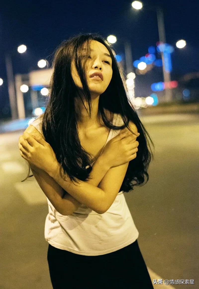 Reading the beautiful sentences in the book "One Hundred Years of ...