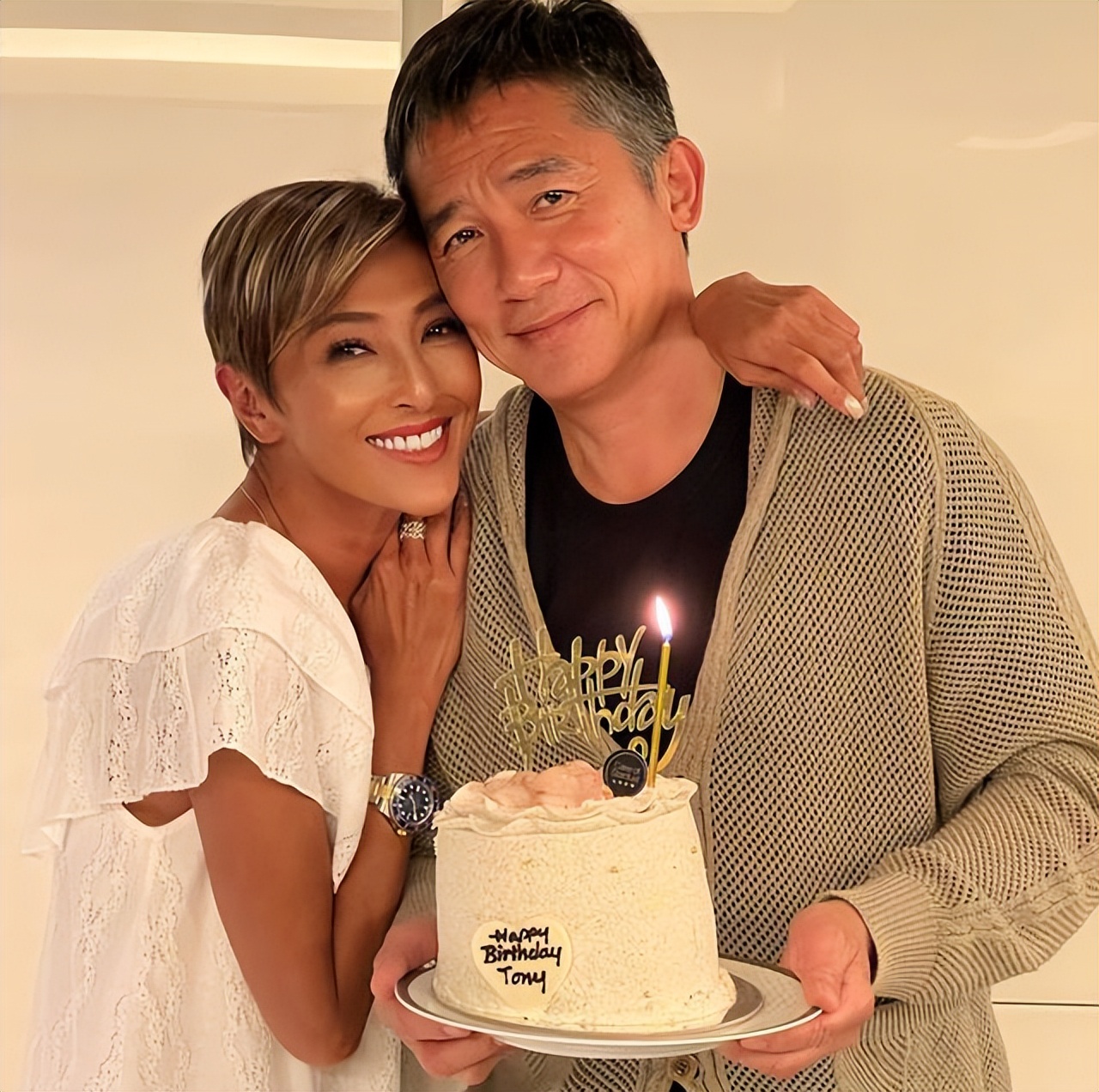 Carina Lau and Tony Leung's emotional change? The man was kissed by a ...