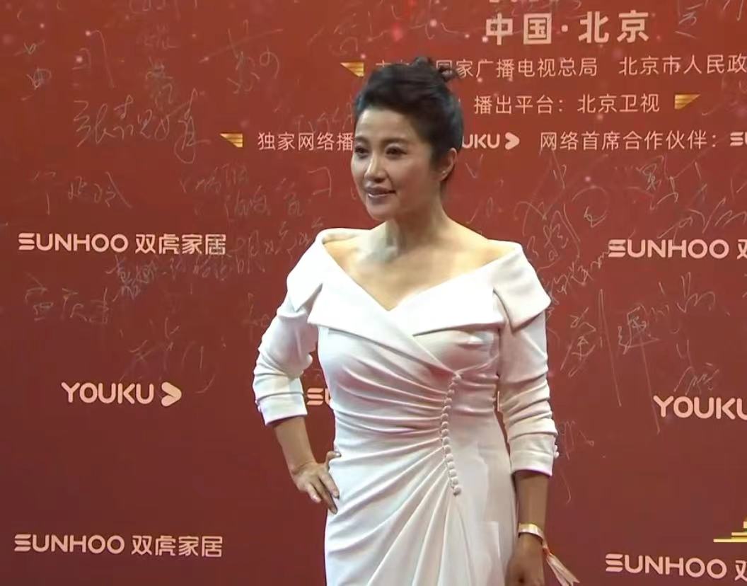 On the red carpet of the Feitian Awards, Sun Li was the finale, not as ...