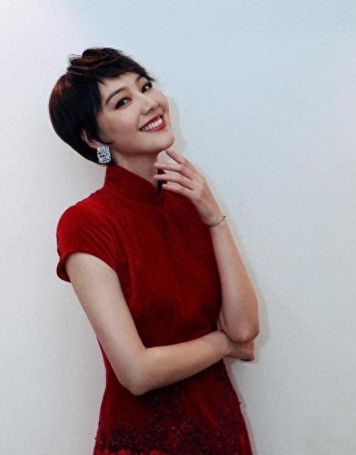 CCTV's most beautiful host, The Crown, chose to "retire" at the peak of ...