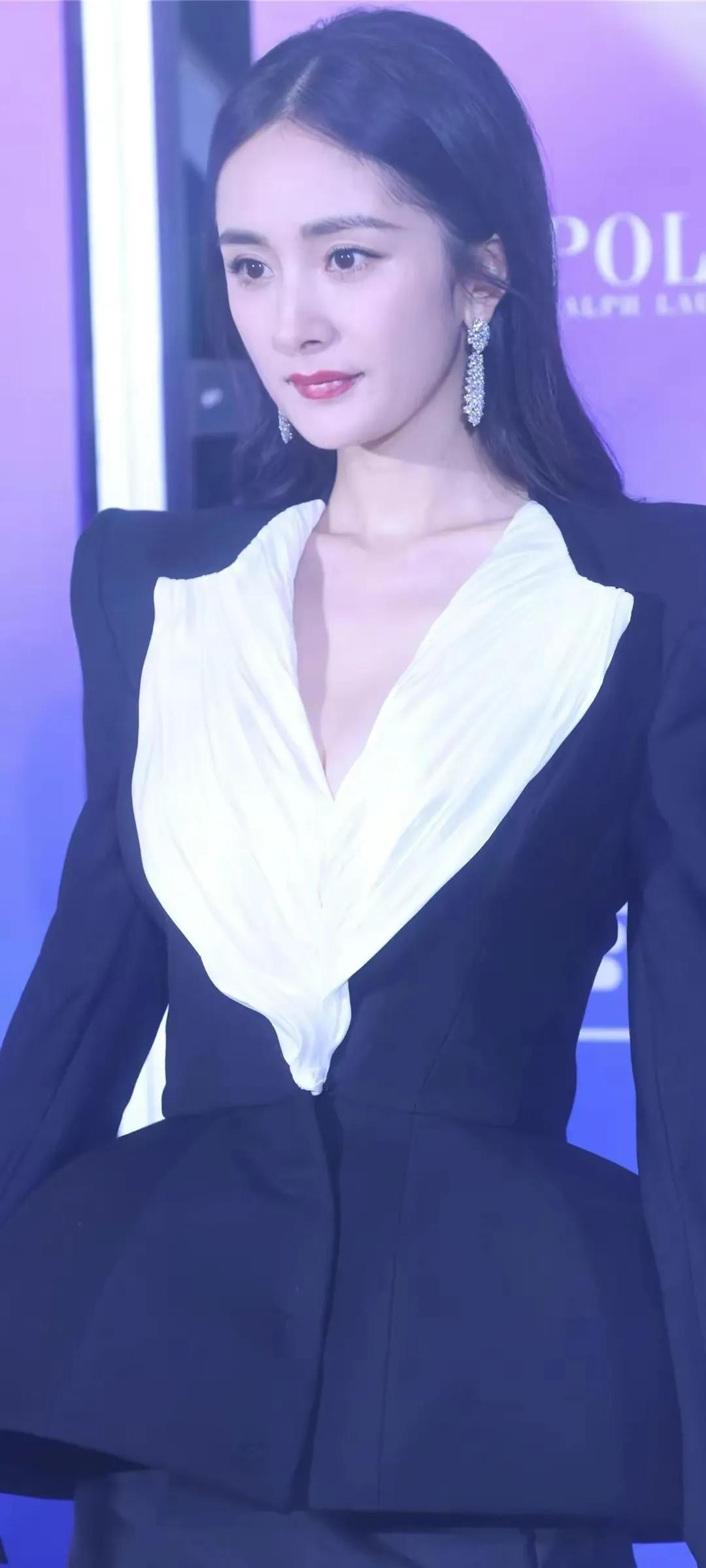 Yang Mi's mermaid - iNEWS