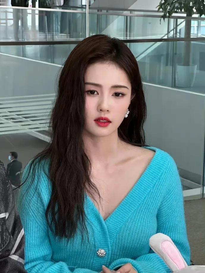 Does anyone care about Bailu Luo Yunxi! - iNEWS