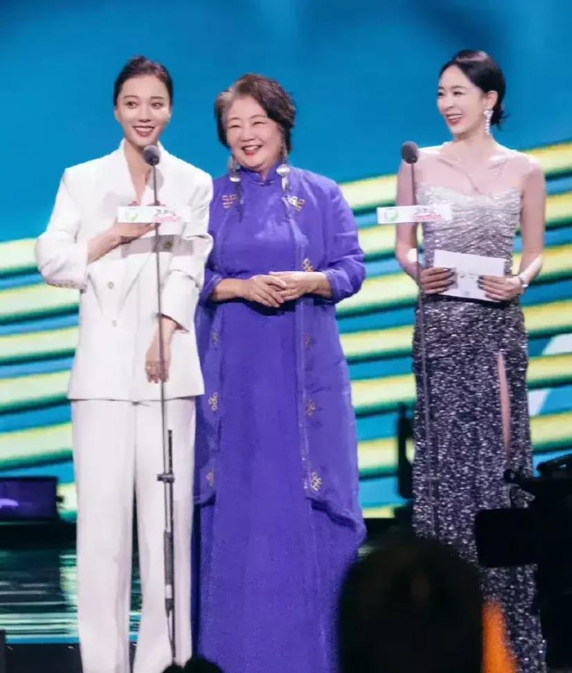 40-year-old Wang Luodan turned gorgeously into Magnolia! There's a lot ...