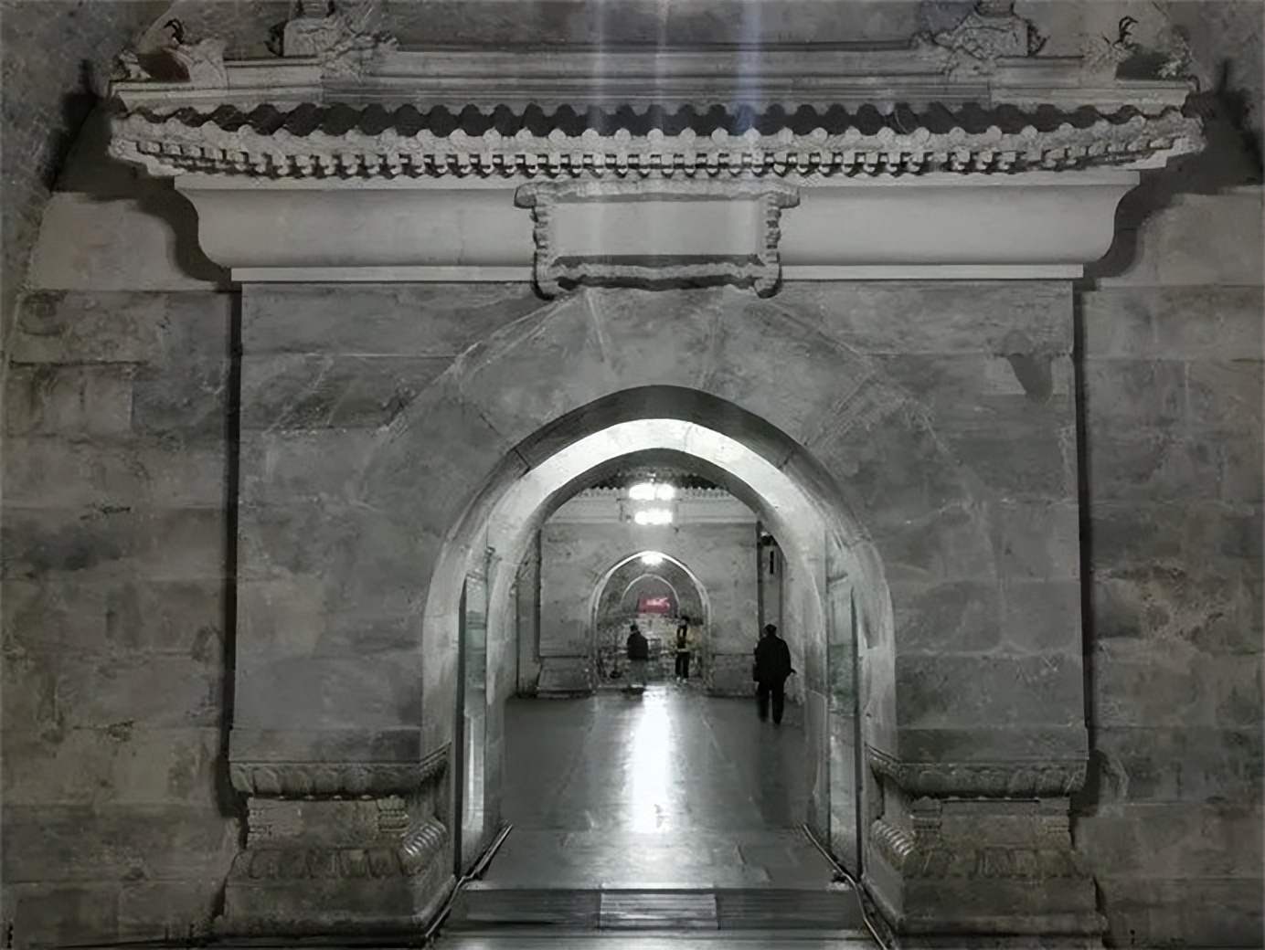 Where are the bones of Emperor Wanli? The coffin was thrown into a ...