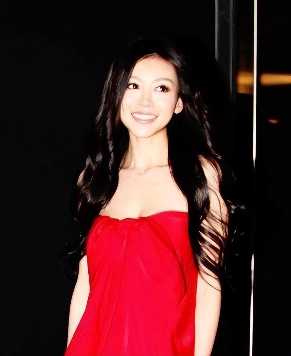 The ex and the current one are carved out of the same mold. These male ...