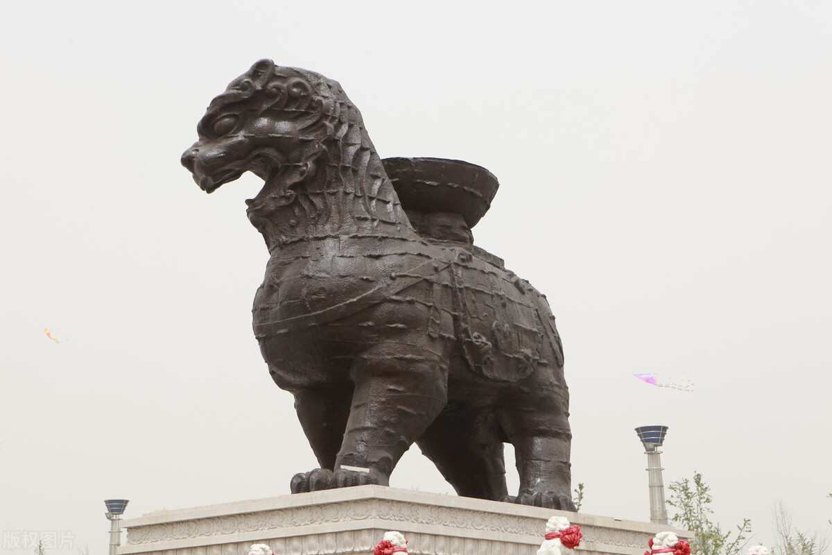 Cangzhou "Zhenhai Roar" Iron Lion - iNEWS