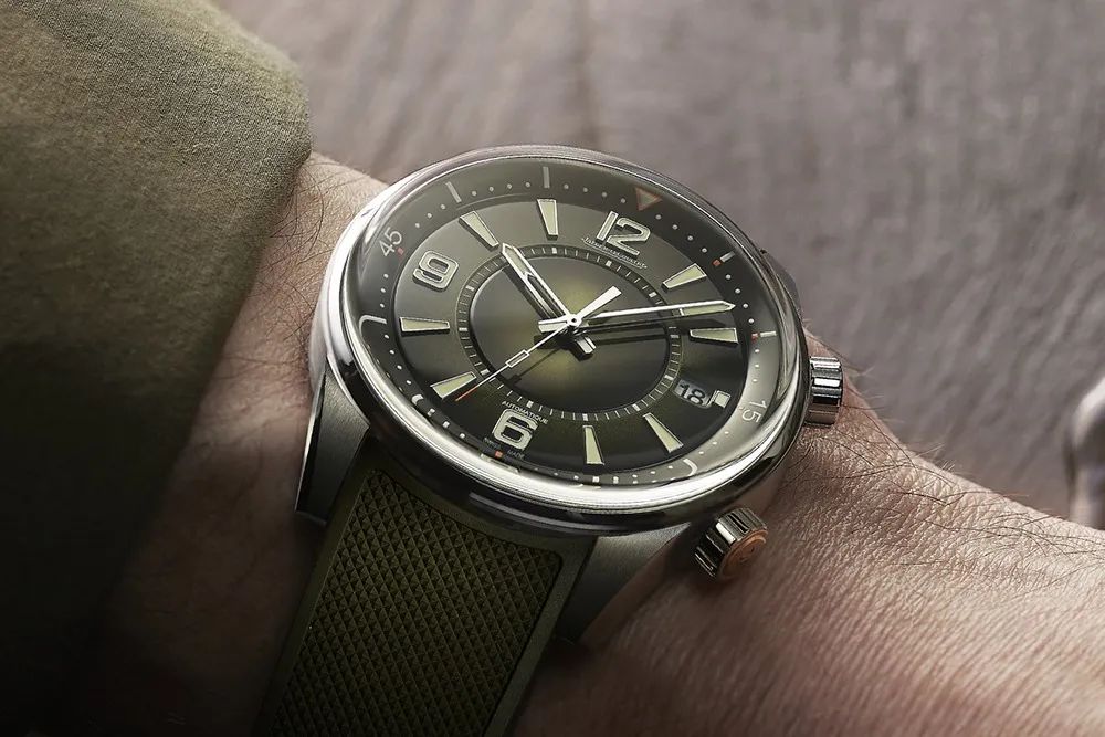 This new gradient green sports watch has both the appearance and the ...