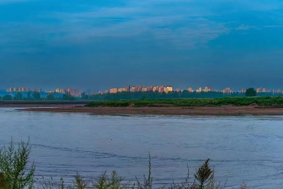Xi'an: The Weihe River in Early Autumn - iNEWS