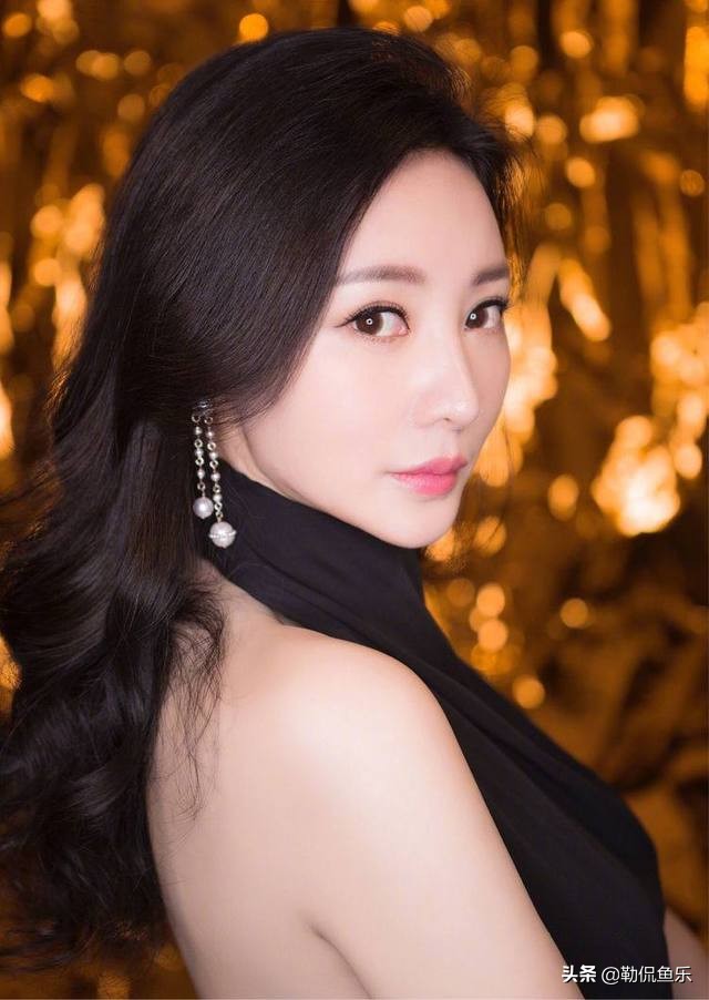 Liu Yan shoots underwear advertisements at minus 8 degrees, and her ...