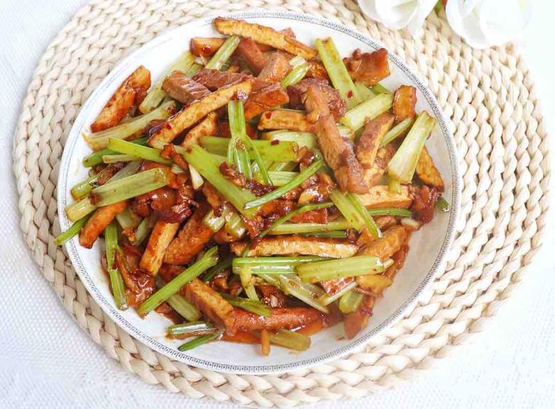 How to make celery and shredded pork? The practice of shredded pork ...