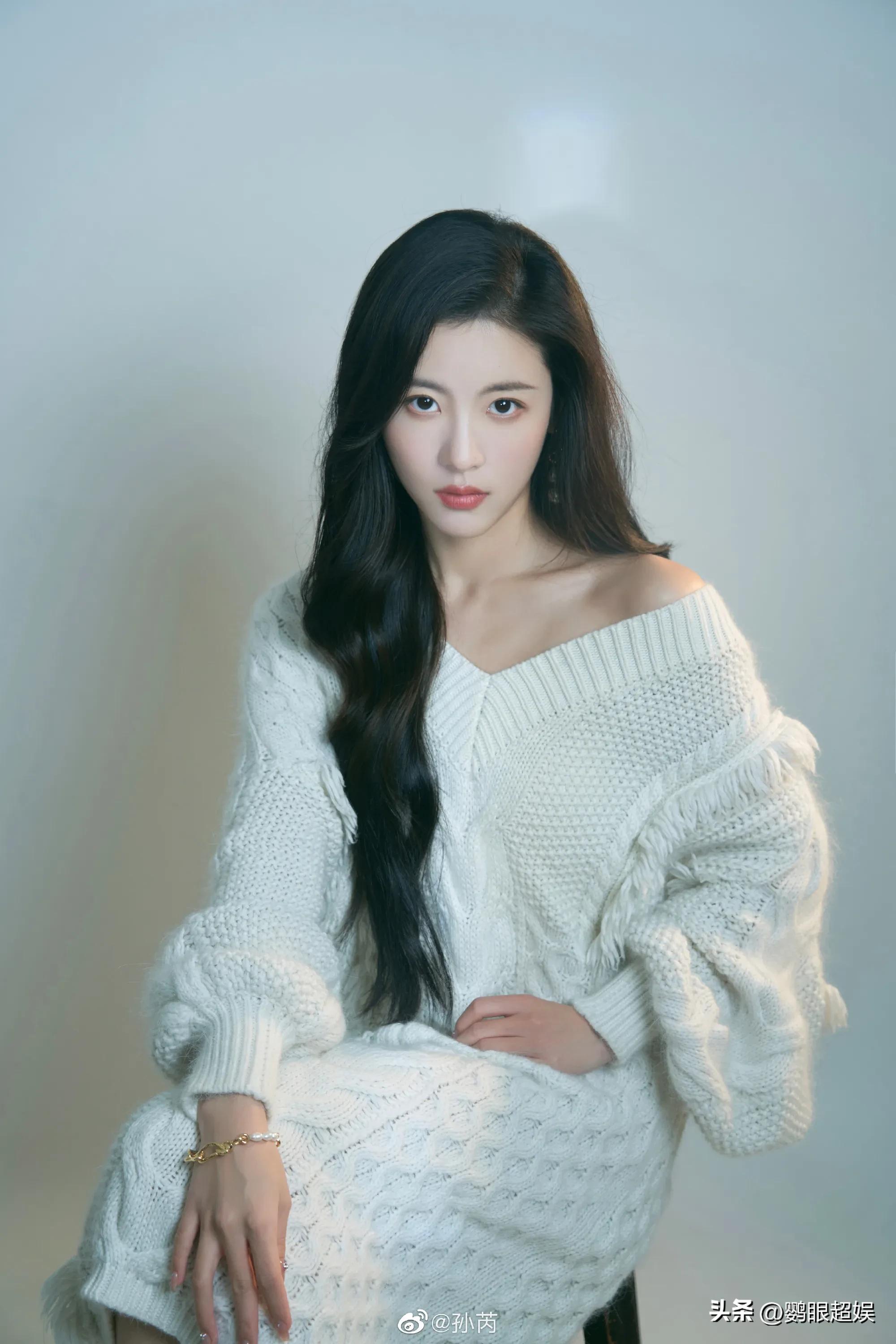 Sun Rui's pure white sweater photo, super beautiful - iMedia