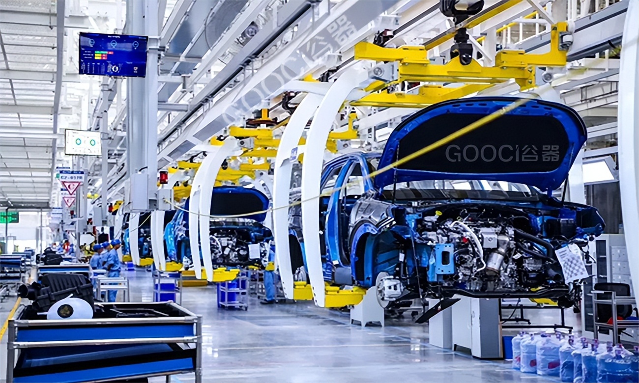 What are the core capabilities of the digital manufacturing center? - iNEWS