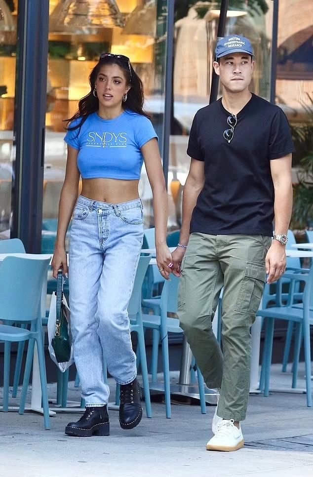gorgeous!Stallone's daughter Sistine walks hand in hand with mysterious ...