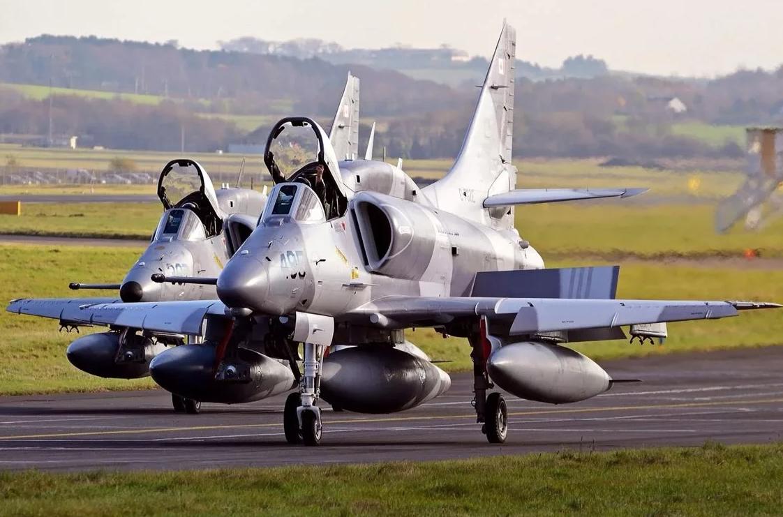 Nicknamed Skyhawk!The A-4 attack aircraft is small but cost-effective ...