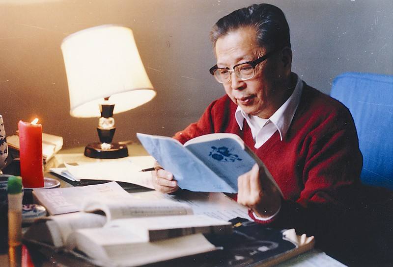 The chaotic family in "Thunderstorm" is actually a portrayal of Cao Yu ...