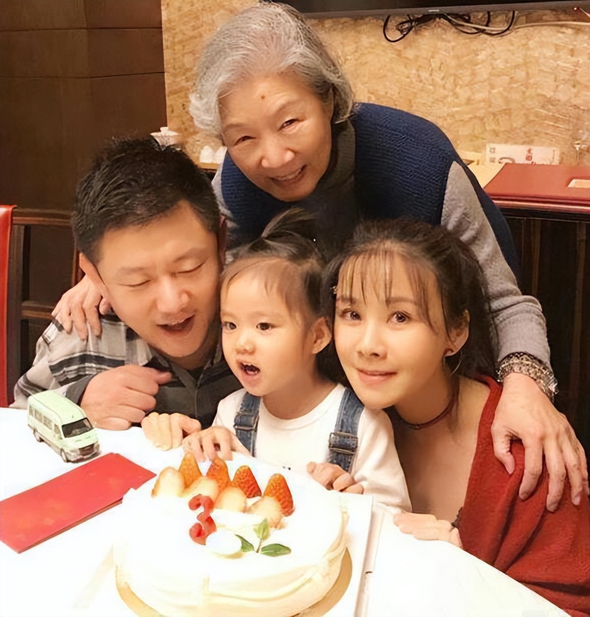 He Lin: An international actress from Shanghai, she is the daughter-in ...