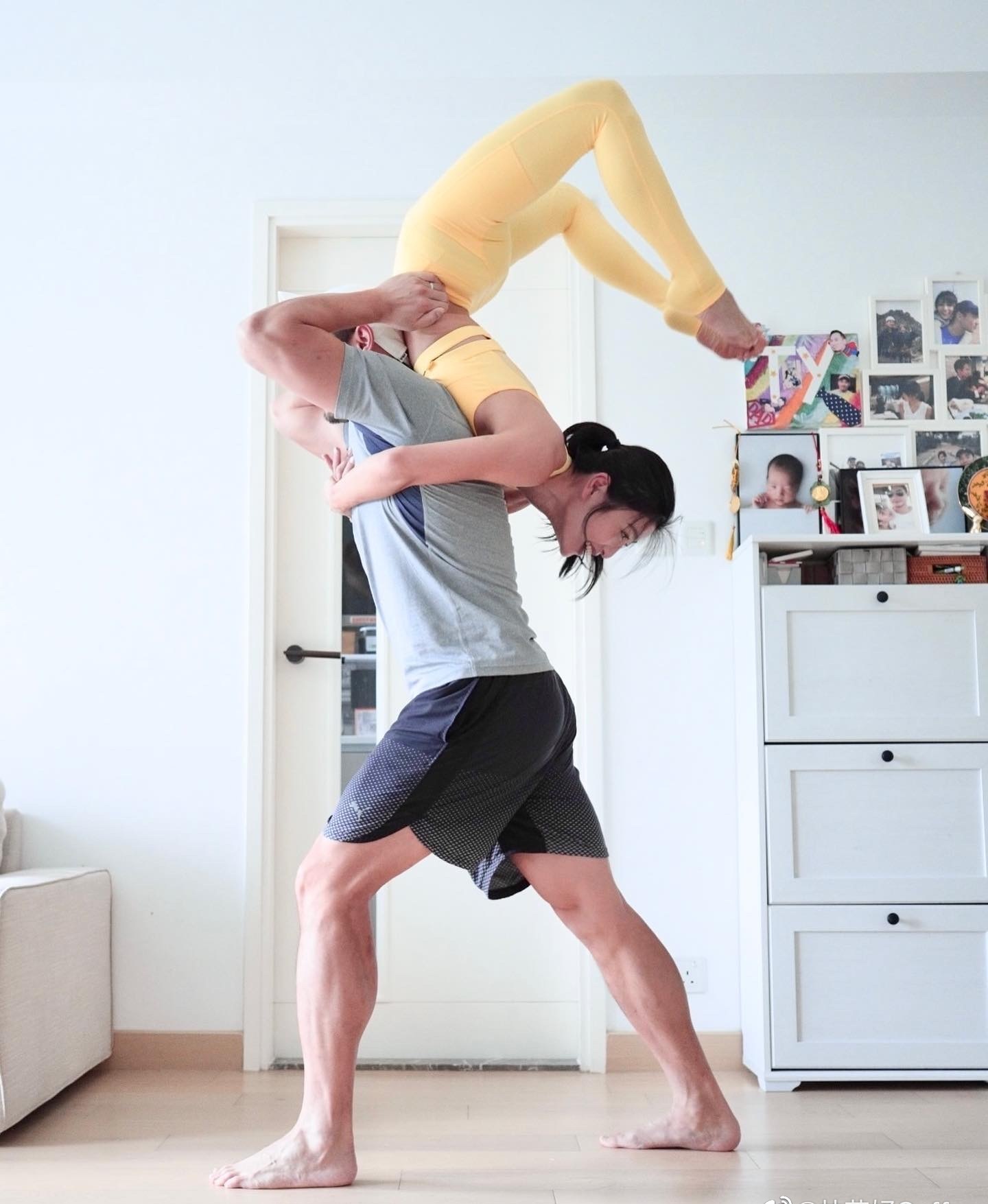 Hong Kong actress Lin Qianyu rarely plays husband and wife yoga ...