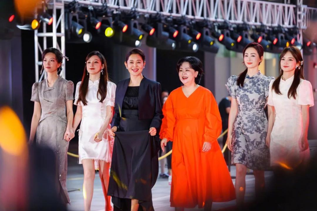 Ju Ping and Ni Ping win too much in the same frame! One gets fat naturally, the other suffers ...