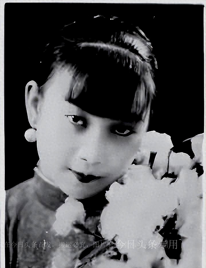 Hu Die passed away in 1989 at the age of 81. On her deathbed, she ...