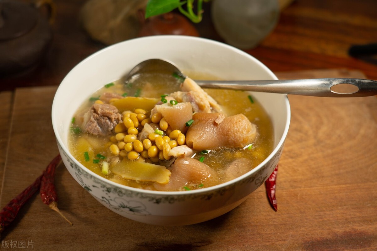 Don't let go of this method of eating pig's trotters, the aroma is ...