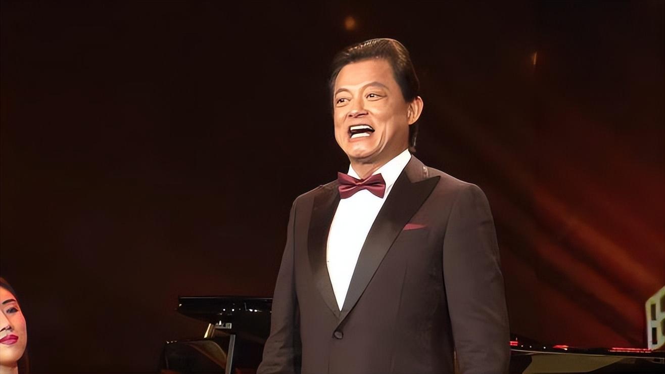 The 65-year-old singer Warren Mok remarried. His new wife is young and ...