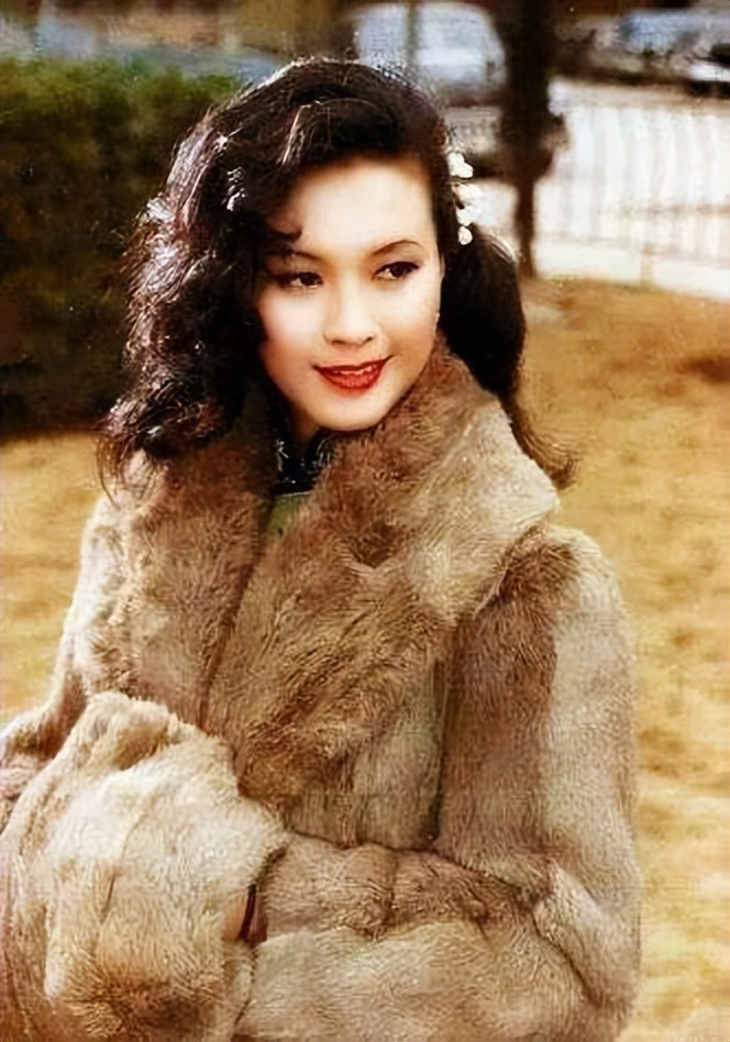 Fang Shu is really elegant all his life: plain clothes are elegant, beautiful dresses are ...