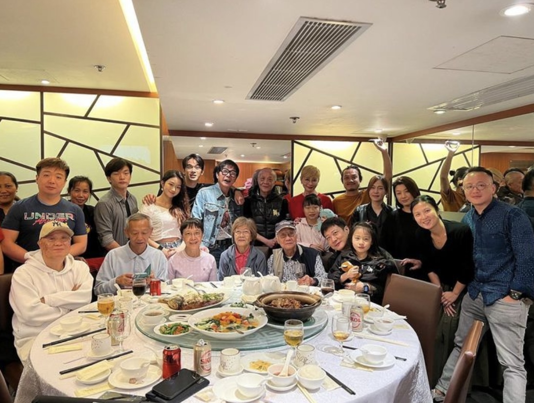 Qian Xiaohao held a birthday banquet for his parents, his eldest son ...