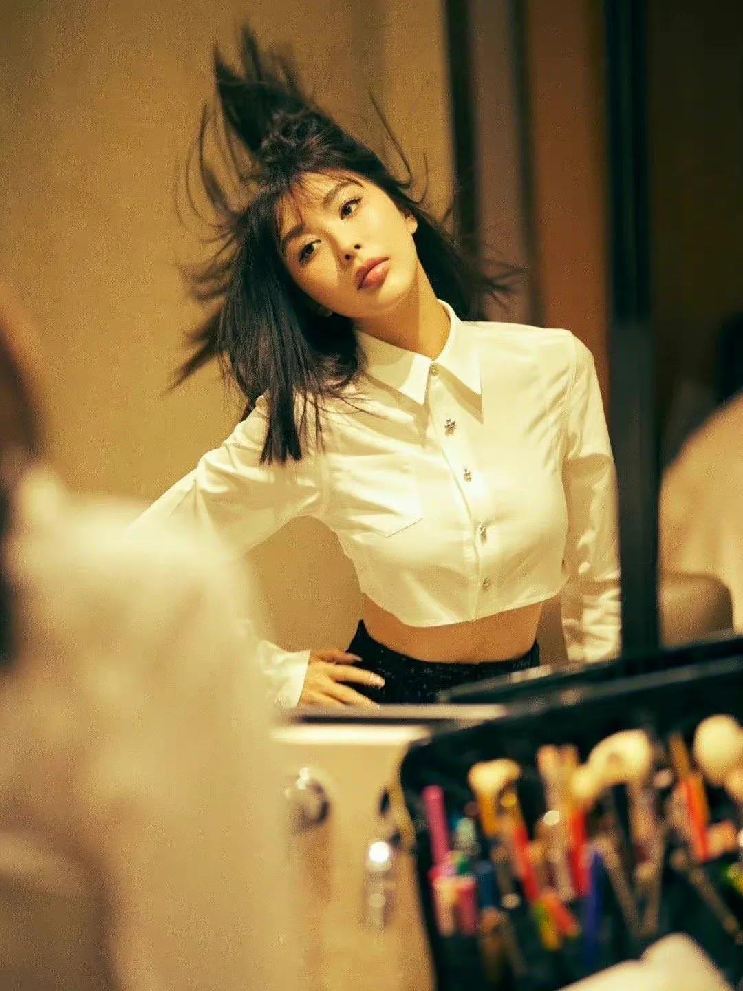 Li Fei'er's beautiful figure. - iMedia