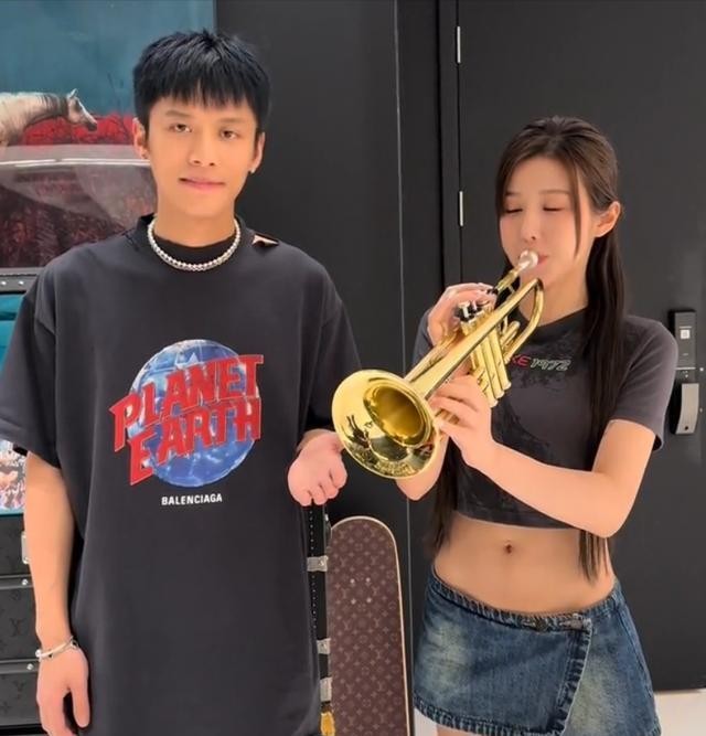 Another controversy! Joe Mei pinned a video with a suspected female ...