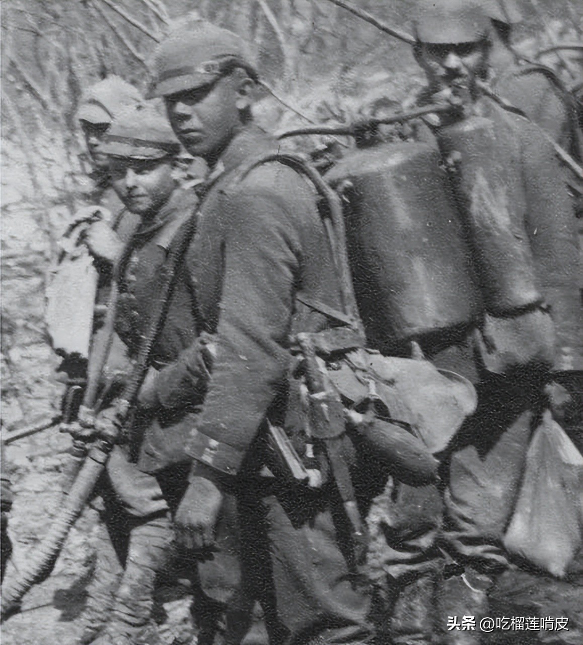 The red rose that devoured Hogg: the German M.1915 small flamethrower ...