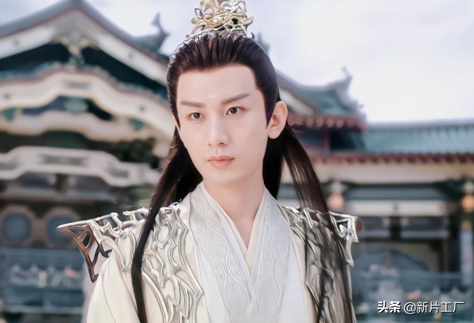 Obviously both are played by Cheng Yi, but putting Ying Yuan and Yu Sifeng together, the ...