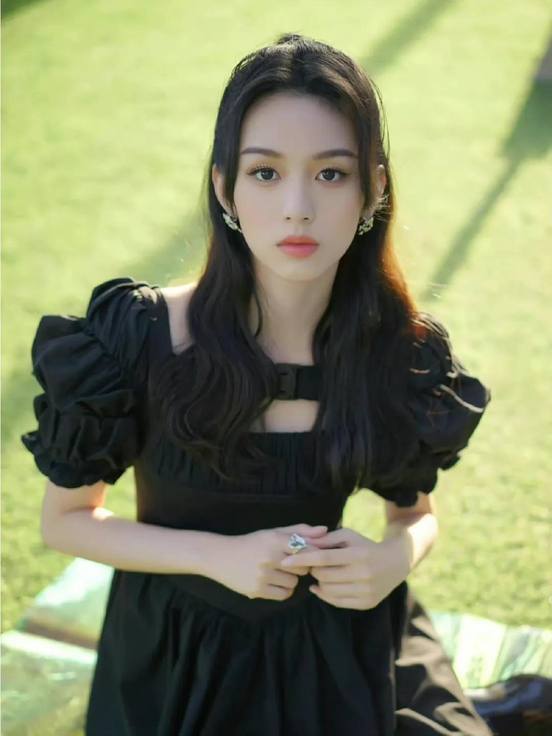 Zhou Ye wears it recently - iNEWS