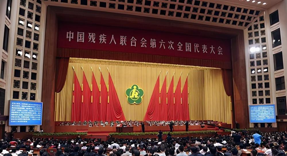 Deng Xiaoping's eldest son, Deng Pufang: unfortunately became disabled ...