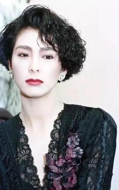From "Tang Dynasty bold and unrestrained girl" to housewife, fashion goddess Xia Wenxi. - iNEWS