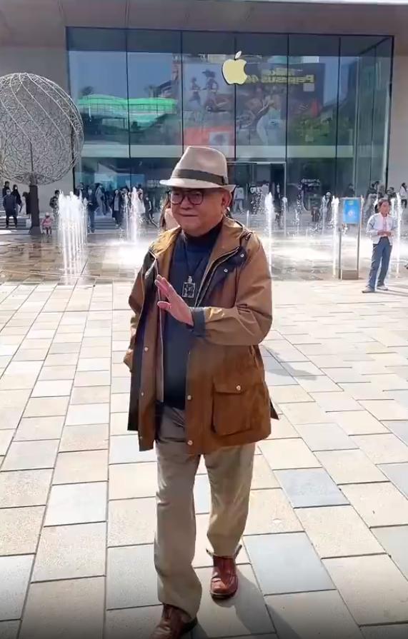 Wang Gang was met by chance in Sanlitun, his belly was as big as Luo ...