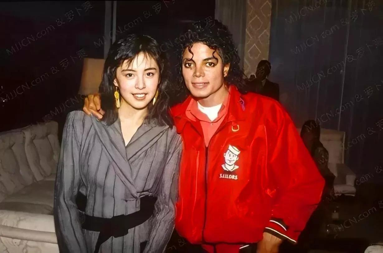 In 1980, Michael Jackson took a photo with a Japanese geisha with a ...