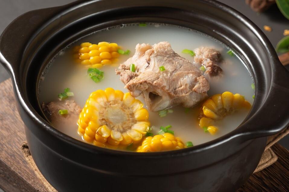 Stewed pork ribs soup, only blanching is a layman, 2 steps to make it ...