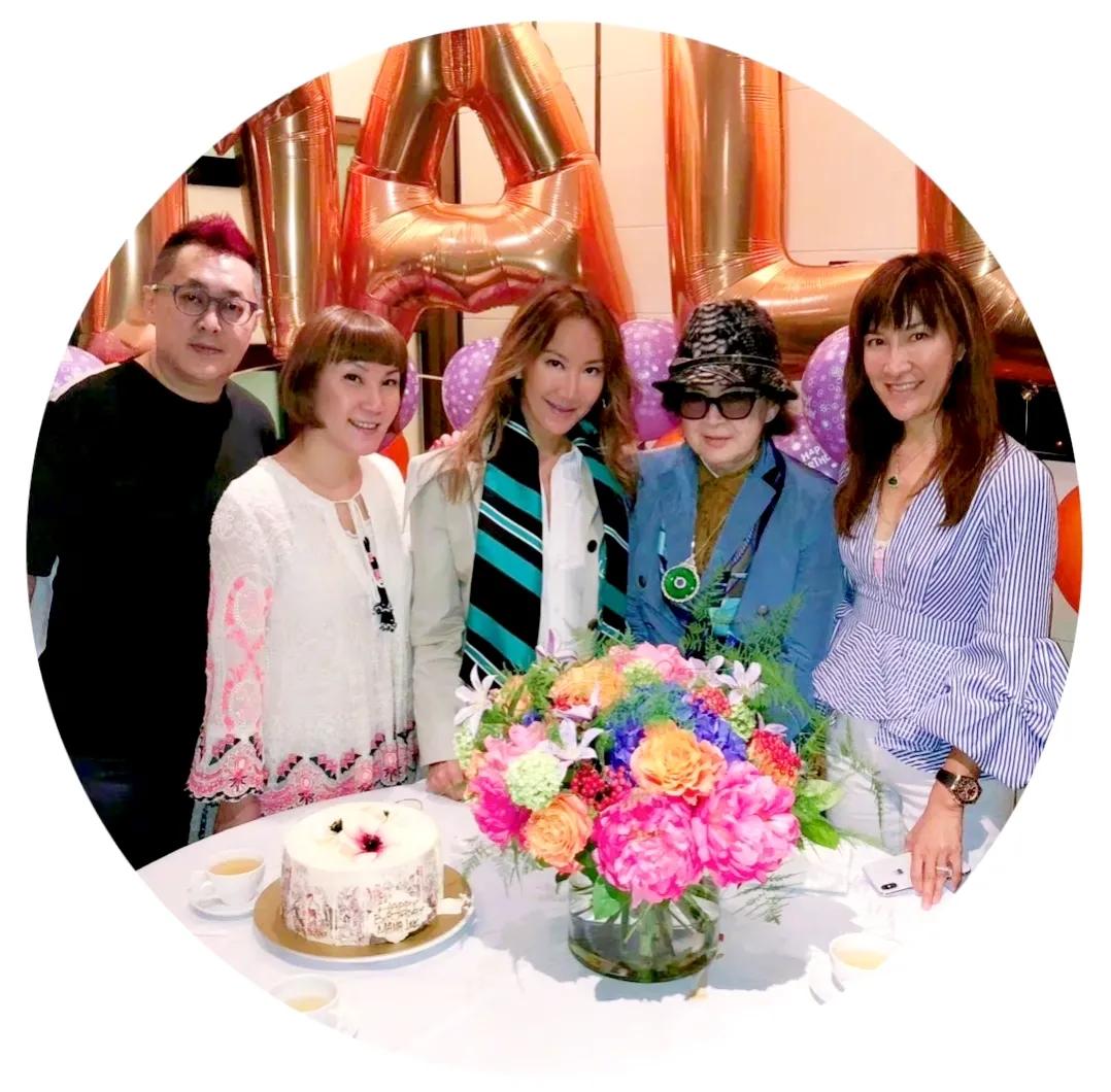 Coco Lee's three sisters celebrated their mother's birthday, the eldest ...