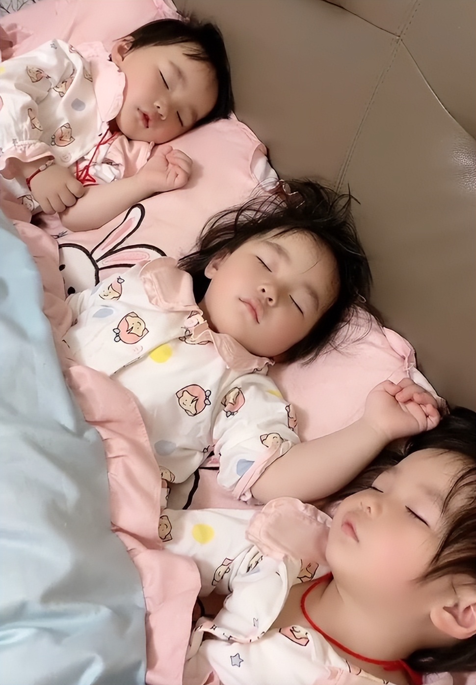 The three daughters of the Hu family: the "most harmonious" triplets on ...