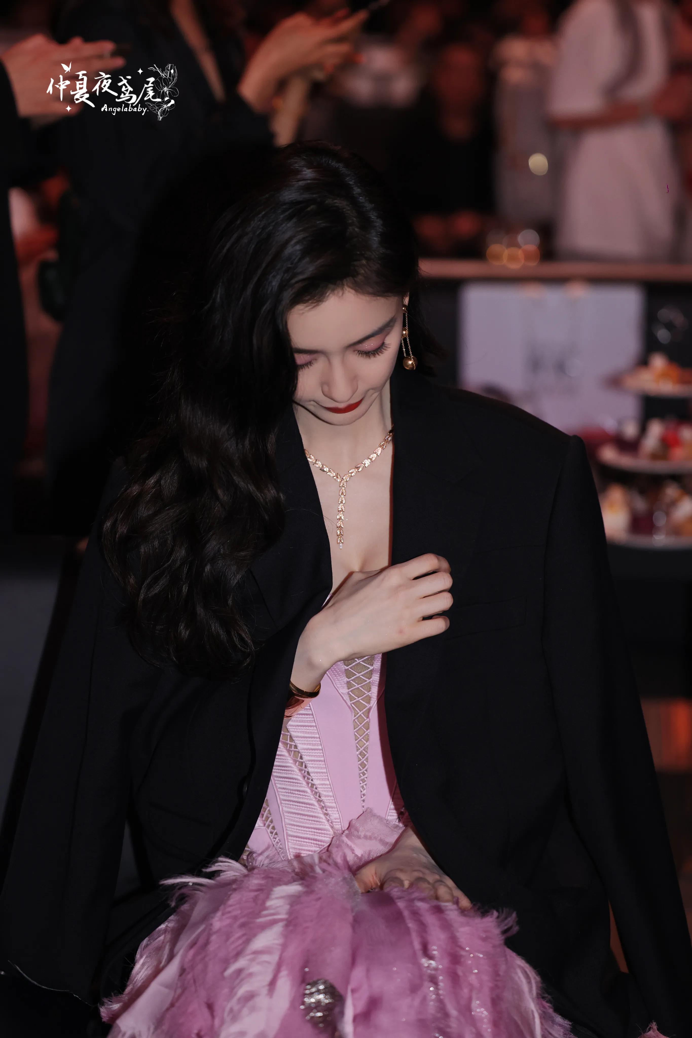 Angelababy's pink dress is elegant and sexy! - iMedia