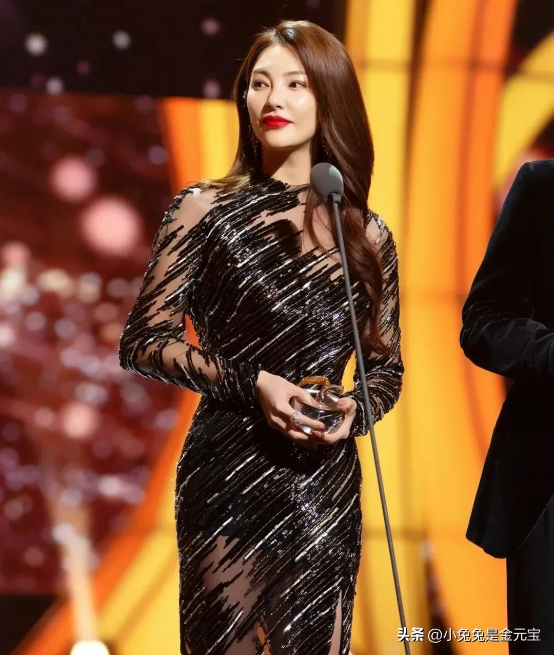 Zhang Yuqi's Chinese version of Qian Songyi, any item on her body is ...