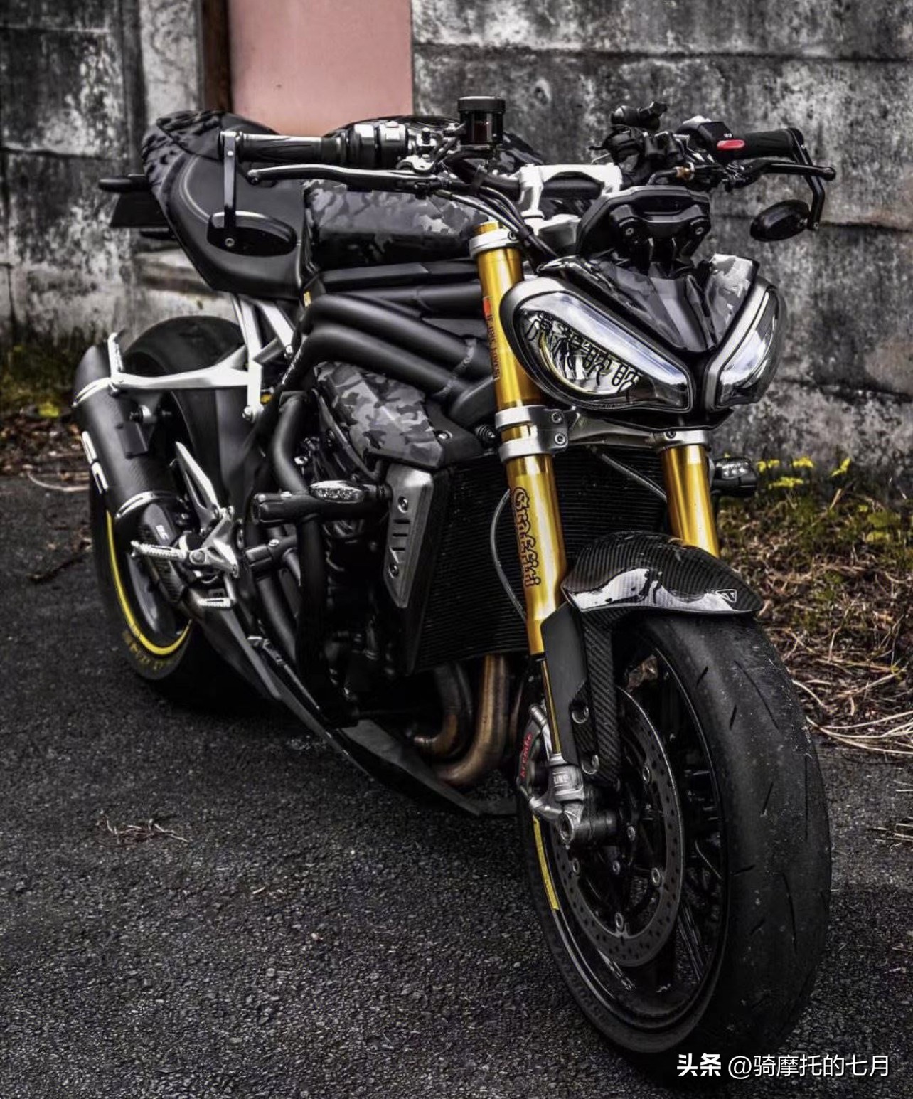 Frog eyes stare, who can stand it?Triumph Speed Triple 1200 RS - iNEWS
