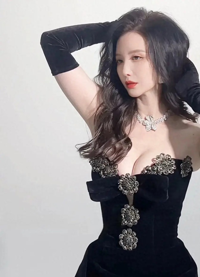 Zhang Meng has transformed into a powerful actress? From a vase to a versatile person, what is ...