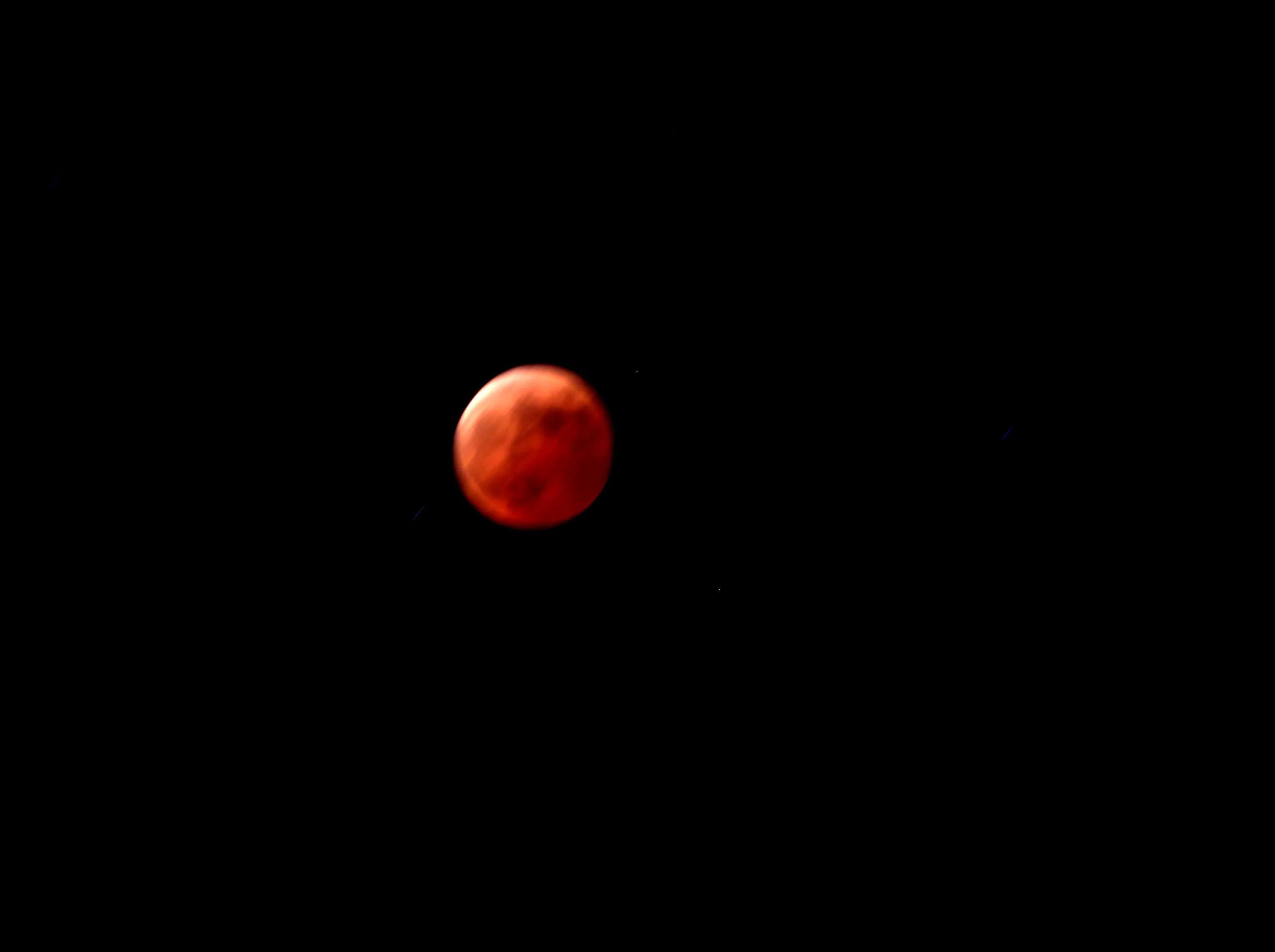 total lunar eclipse red moon - iNEWS