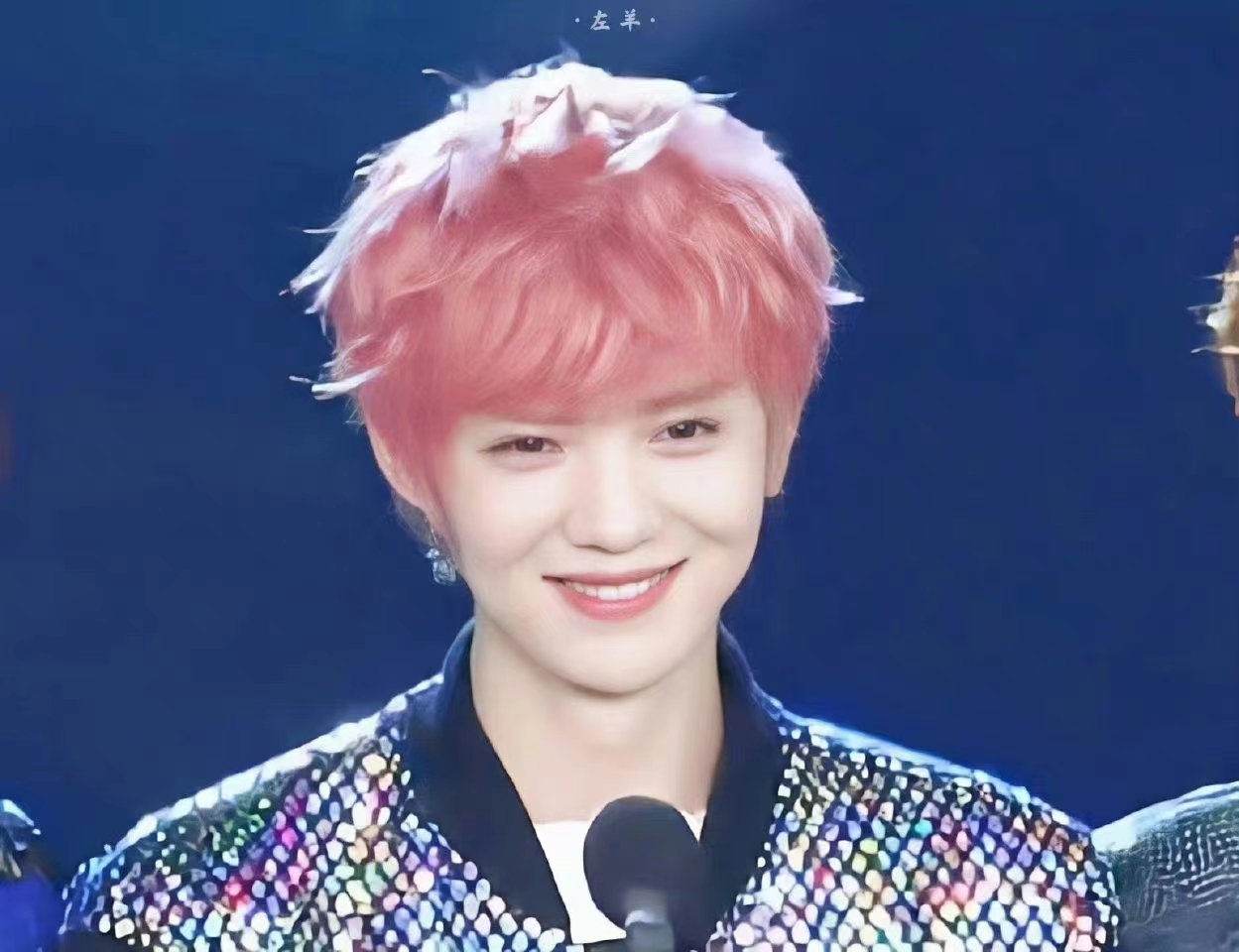 Luhan dyed her pink hair, causing another wave of heated discussions ...