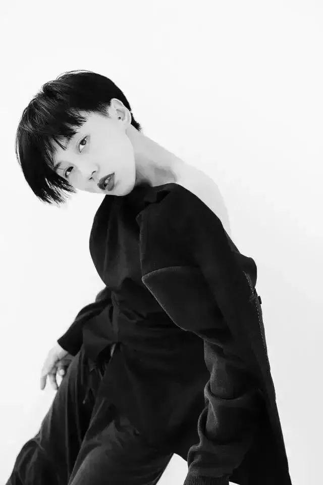 "The Strongest Dancer" Xie Xin is still a hot mom! She splits 3 days before giving birth, no ...