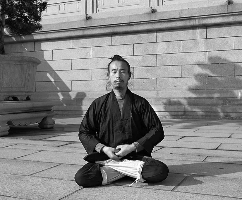 Dan Dao sits in meditation - iMedia